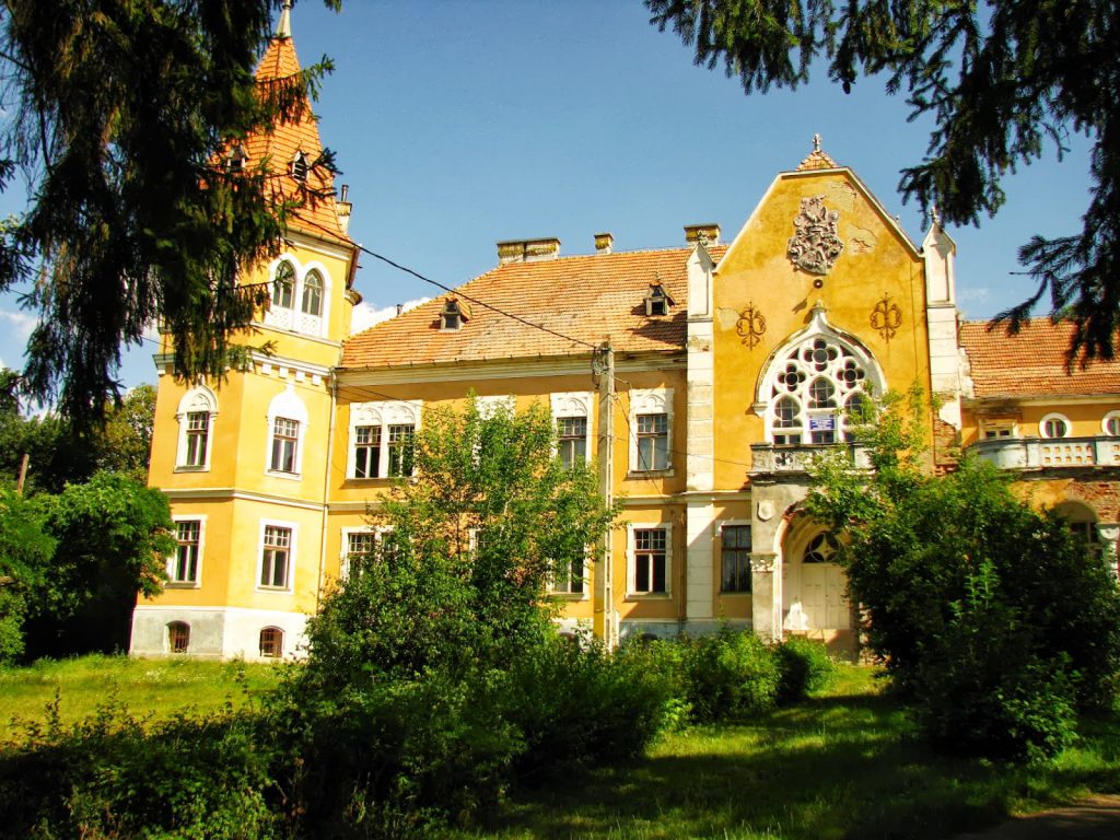 Castelul-Calendar, o minune din România. Are 365 de ferestre, 52 de ...