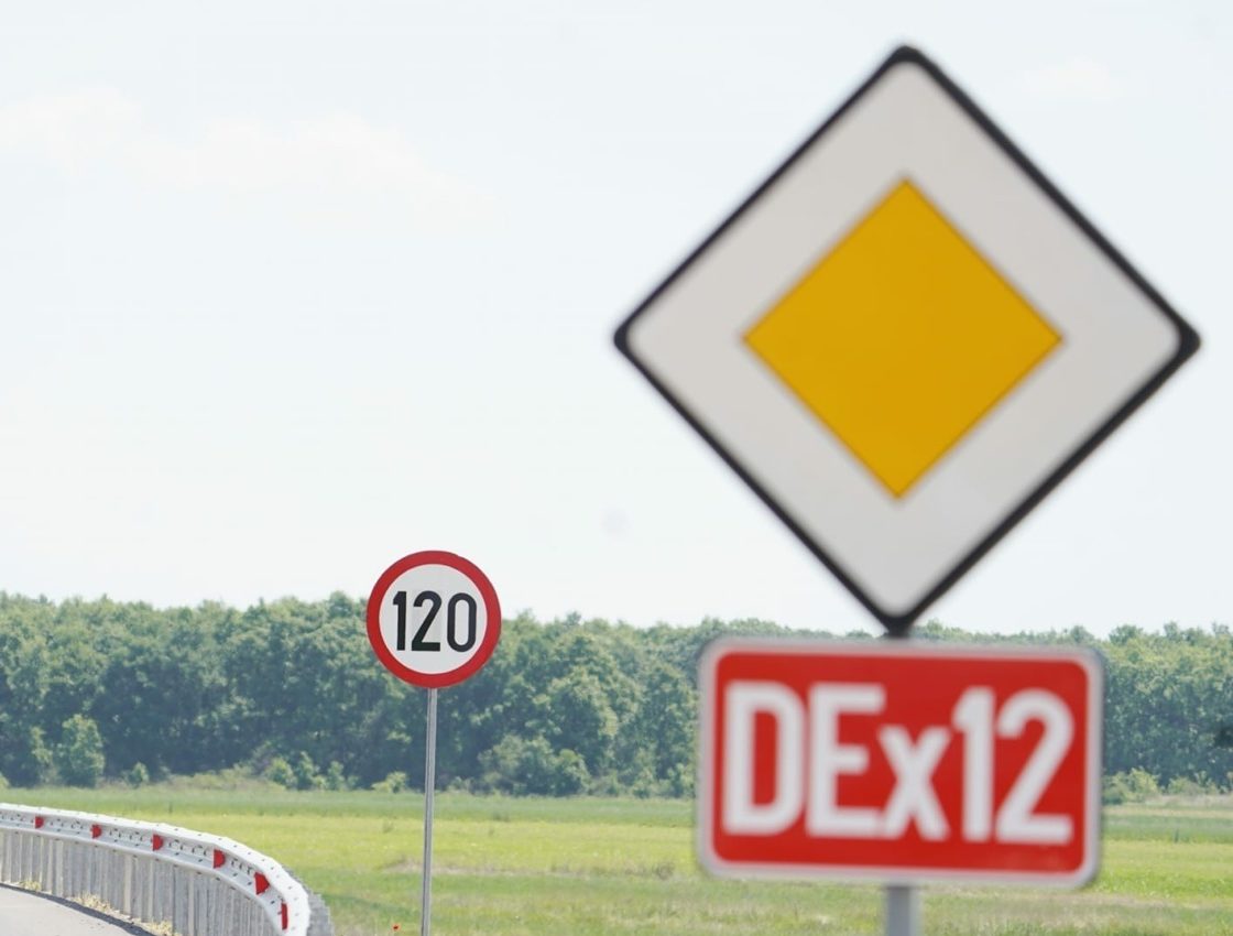 DEx12 se închide între Negreni şi Coloneşti - Radio România Oltenia-Craiova