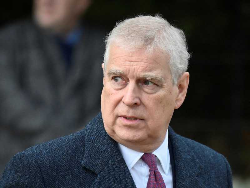 Regatul Unit: Prinţul Andrew, fratele regelui Charles, presat să ...